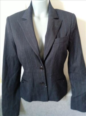 Više od 70 kom garderobe