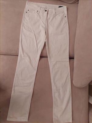 Casual bele pantalone