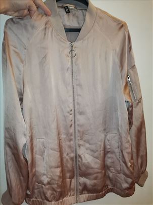 Satenska H&M jakna i puder roze boji