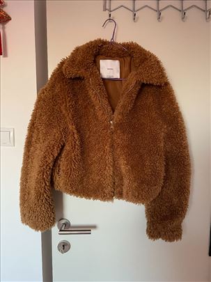 Bershka čupava jakna M