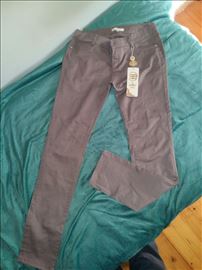 Pantalone ženske