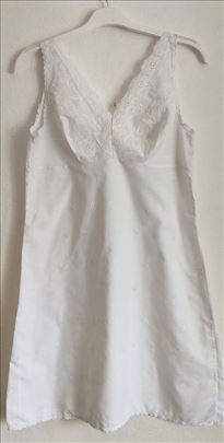 Vintage kombine sa bogatim belim vezom vel. M/L Ok