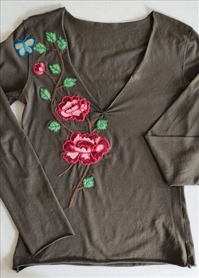 Bogato vezena bluza vel. S/M