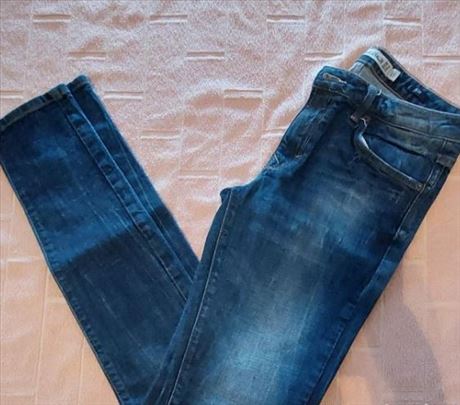 Zara slim farmerke vel 38, sniženo
