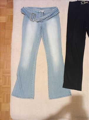 Farmerice i crne elegantne pantalone