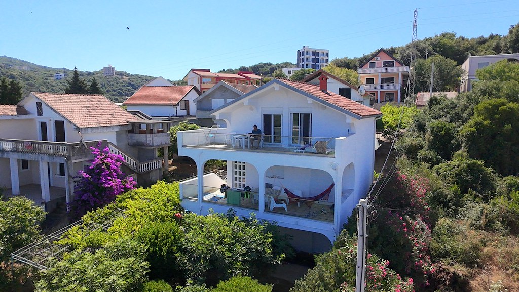 Utjeha, izdajem više apartmana između Bara i Ulcinja