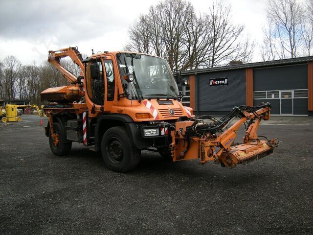 Kamion
Mercedes-Benz Unimog U400