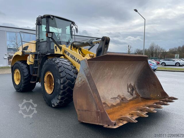 Utovarivač
New Holland W270B