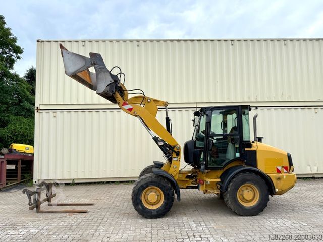 Utovarivač na točkovima
CATERPILLAR 907M / 2018 BJ / Schaufel + Gabel