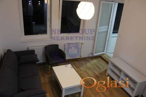 Izdaje se odličan jednoiposoban stan površine 32 m² na traženoj lokaciji na Novoj Detelinari.