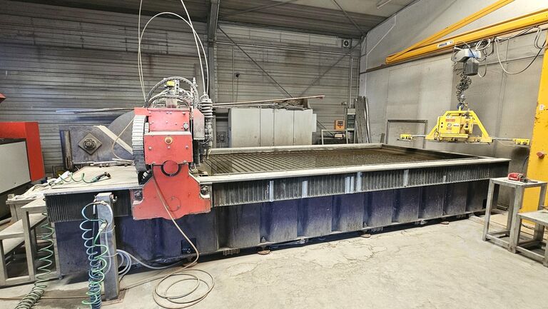 CNC dvo-glava mašina za sečenje vodenim mlazom
Bystronic Byjet 4022/Bypump 50 APC
