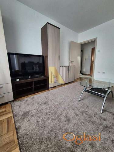 Izdaje se renoviran dvosoban stan – Bulevar Evrope, odlična lokacija