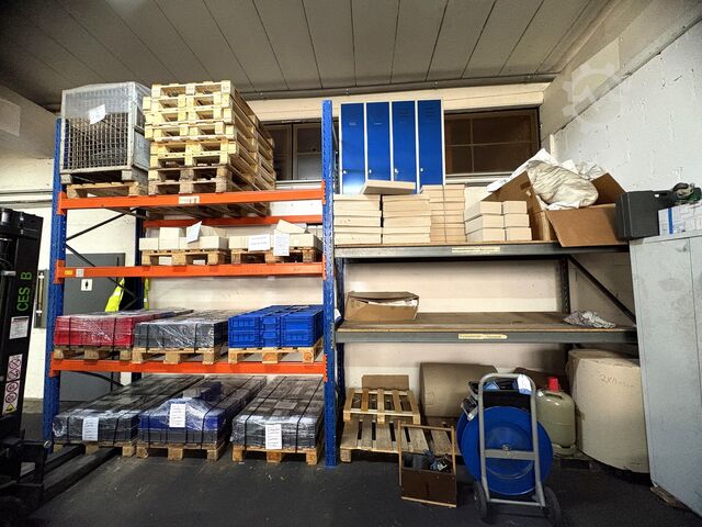 Teška paletna polica bez sadržaja
KAISER + KRAFT Heavy-duty Shelving