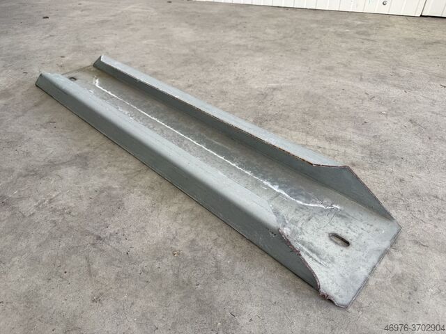 Tovara distribucije f. paleta rack police
Dexion P 90 / C-Profilabm.: 185x65x35mm Gesamtlänge: 980 mm / sendz. verzinkt