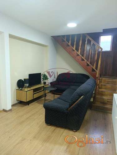 Novi sad, Klisa, Lep namešten stan - duplex u polovini kuće sa posebnim ulazom