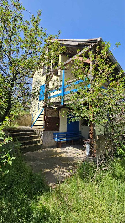 Vikendica na prodaju-Devojački Bunar