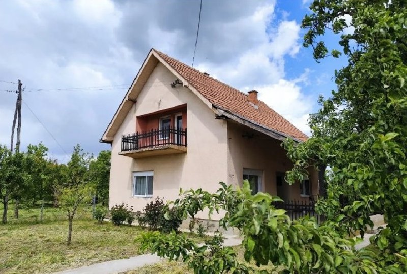 Prodajem kucu u selu Provo-Vladimirci