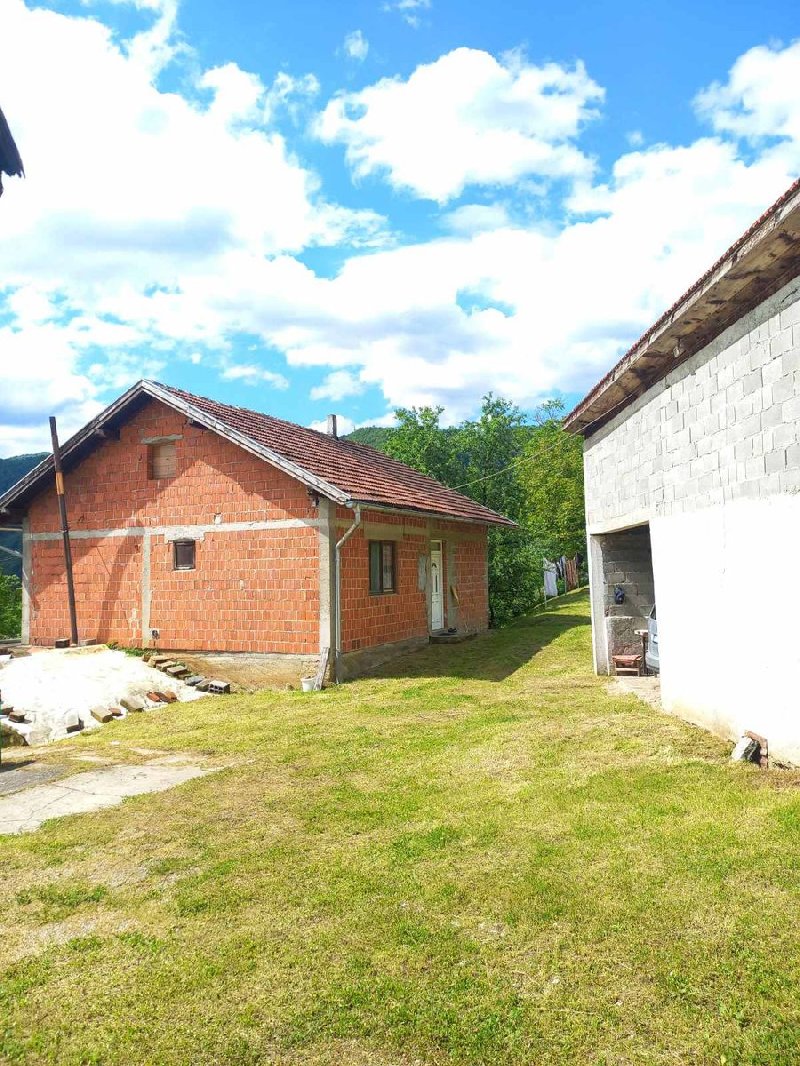 Kuća 80 m2 i plac 55 ari Lohovo Bihać