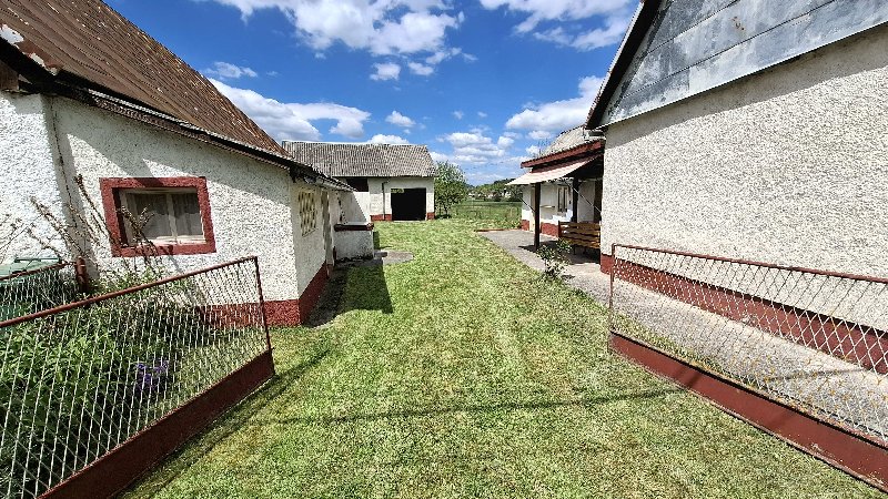 Prodajem kuću 700m od centra Perušića