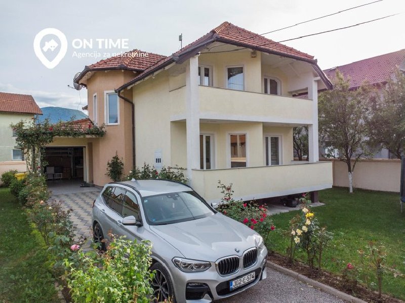 Prodajem kuću u centru grada