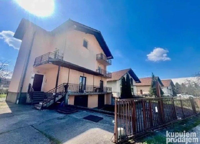 Kuća 450 m2 Istočna Ilidža
