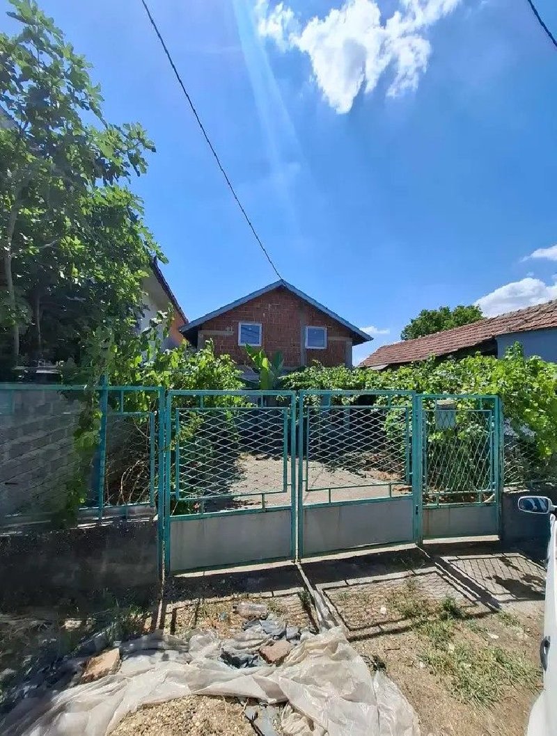 Prodajem kuću 110 m2 u Surčinu Beograd