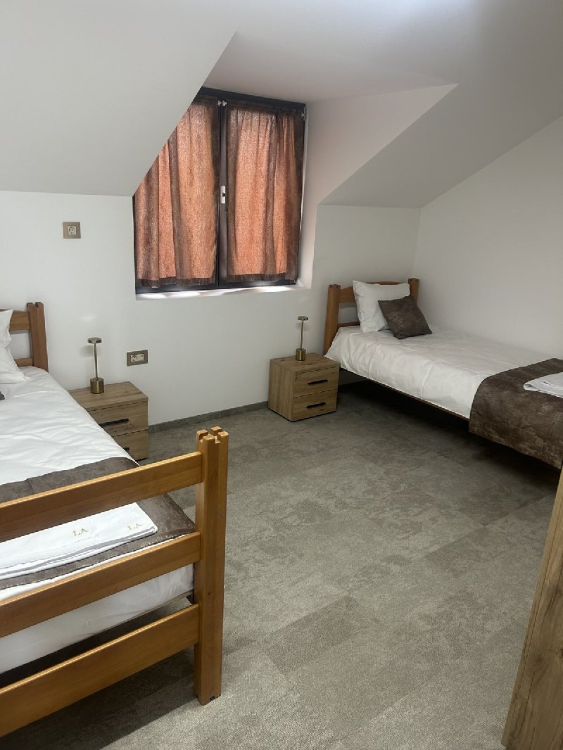 Izdajem sobe u Borči - hostelski tip smeštaja