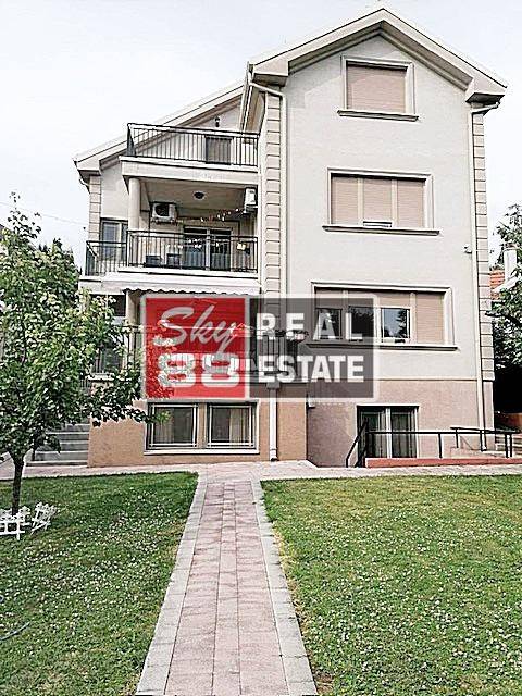 Samostalna porodična vila 565 m², za renoviranje, Beograd