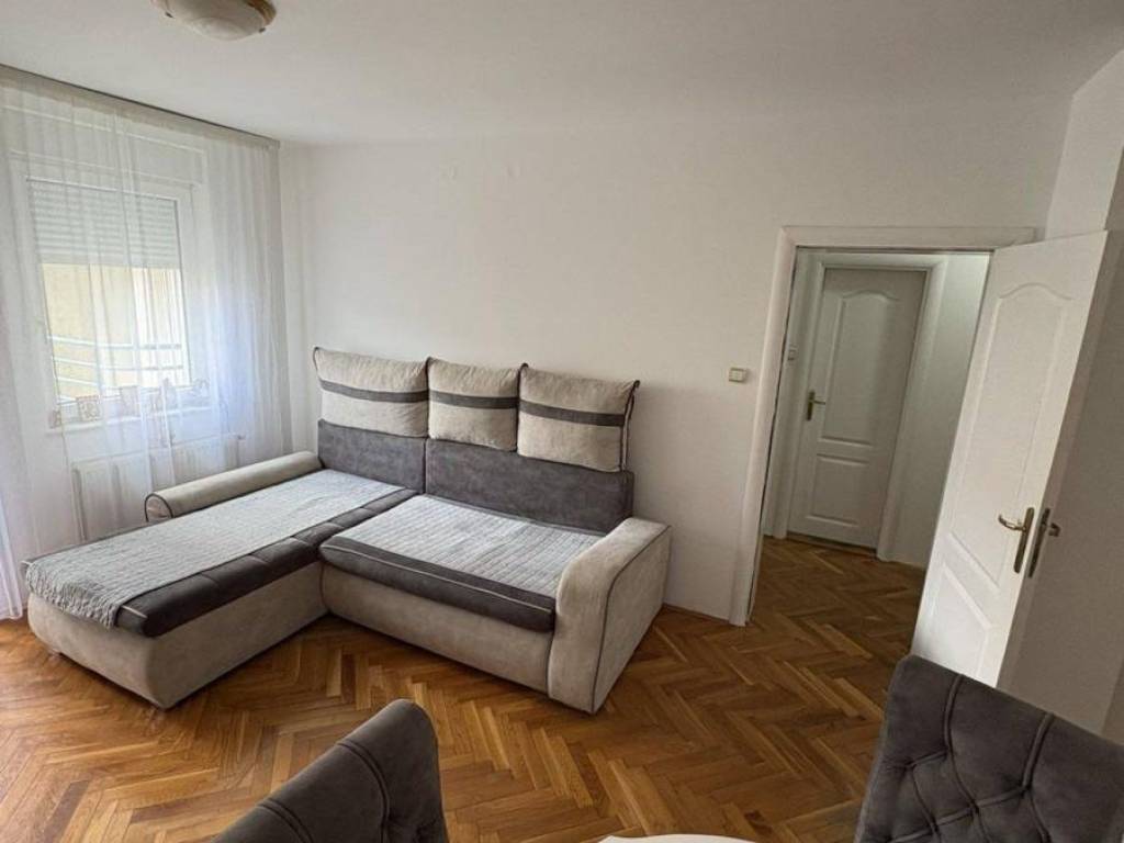 Dvosobni stan novo, treći sprat, Novi Sad