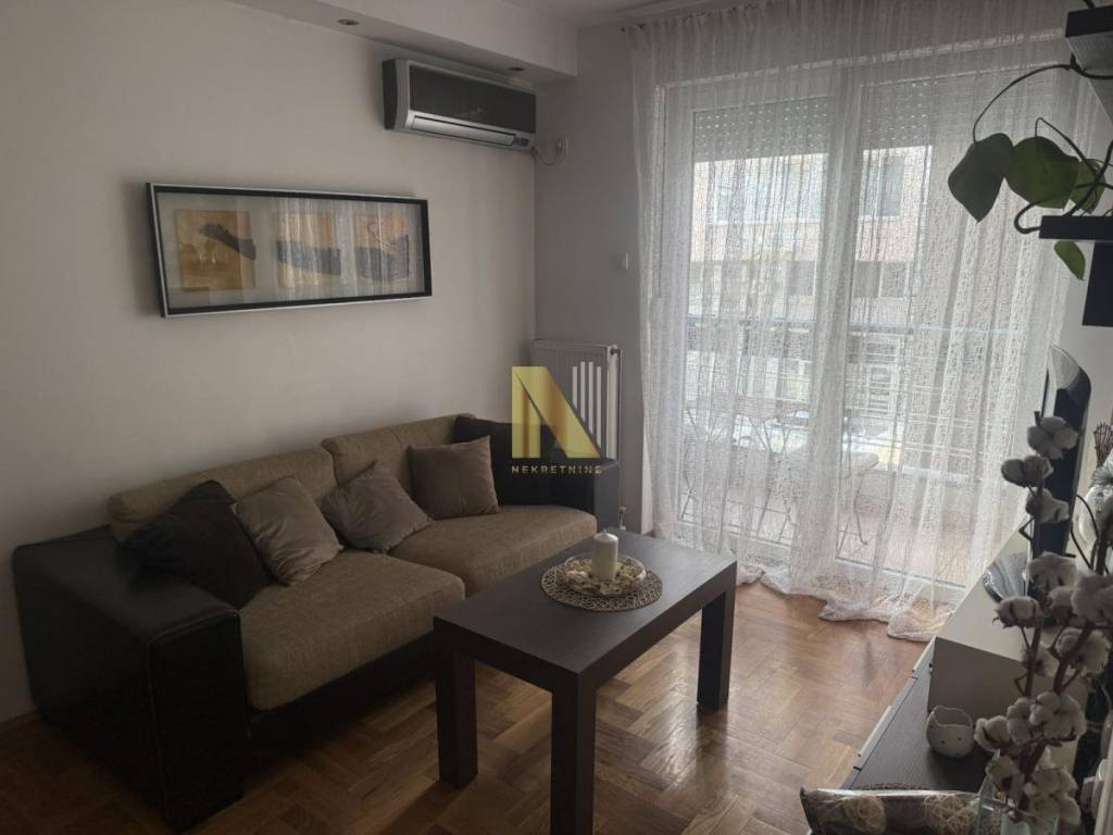 Dvosobni stan prvi sprat, Novi Sad