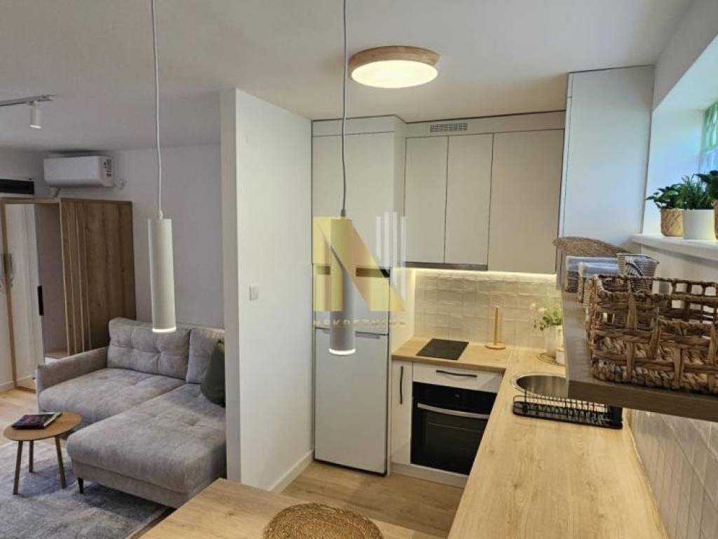 Dvosobni stan 38 m², Novi Sad