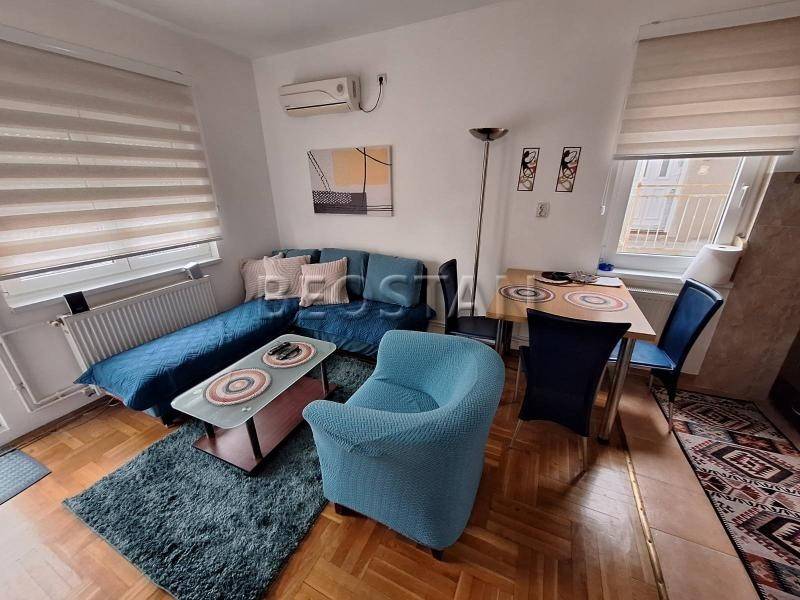 Dvosobni stan prvi sprat, Beograd