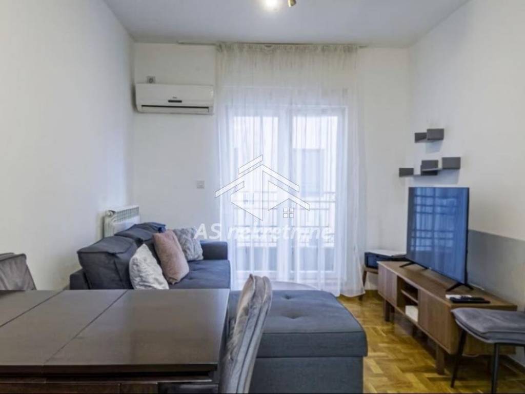 Dvosobni stan novo, drugi sprat, Vukov spomenik - Đeram, Beograd