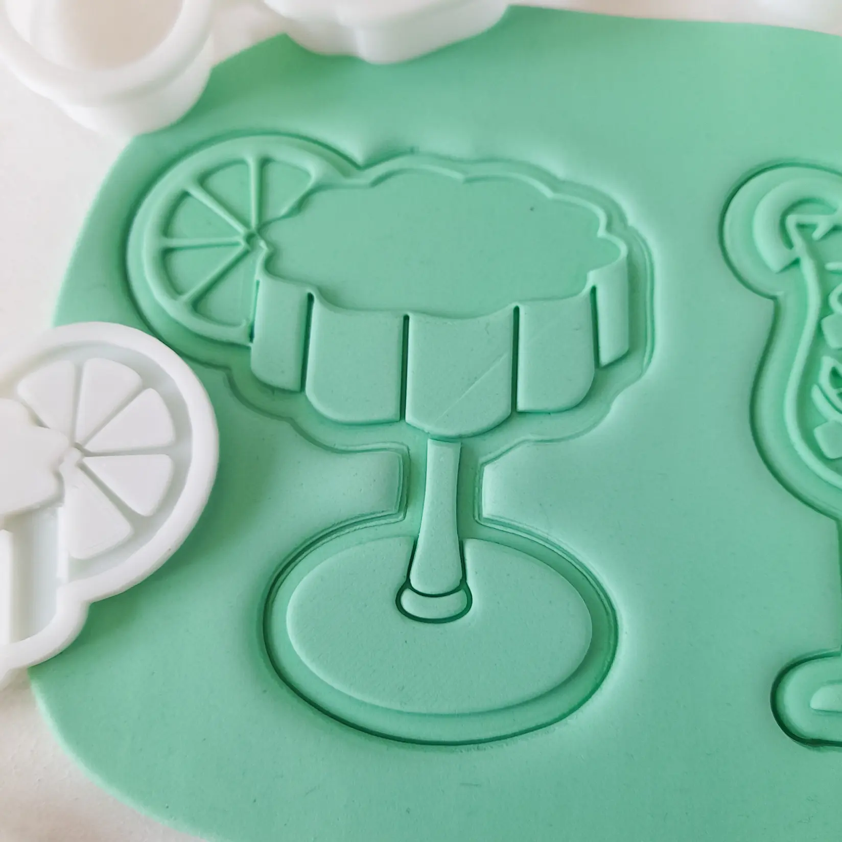 KREATIVNI SLATKIŠI Modla za kolače i ukrase Piće Margarita, 8 cm, Bela