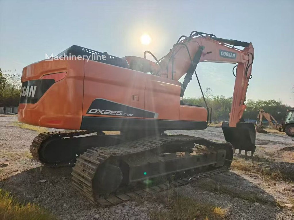 Doosan DX225LC-9C bager guseničar