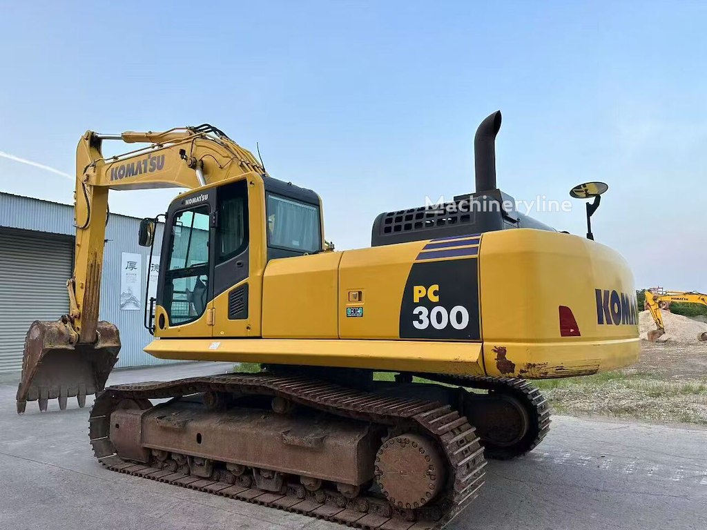 Komatsu PC300-8MO bager guseničar