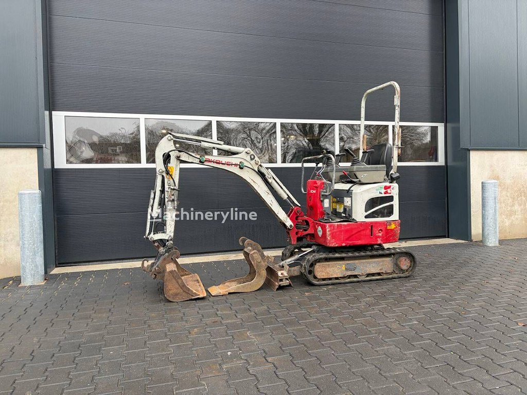 Prodaje se Takeuchi TB210R mini bager na aukciji