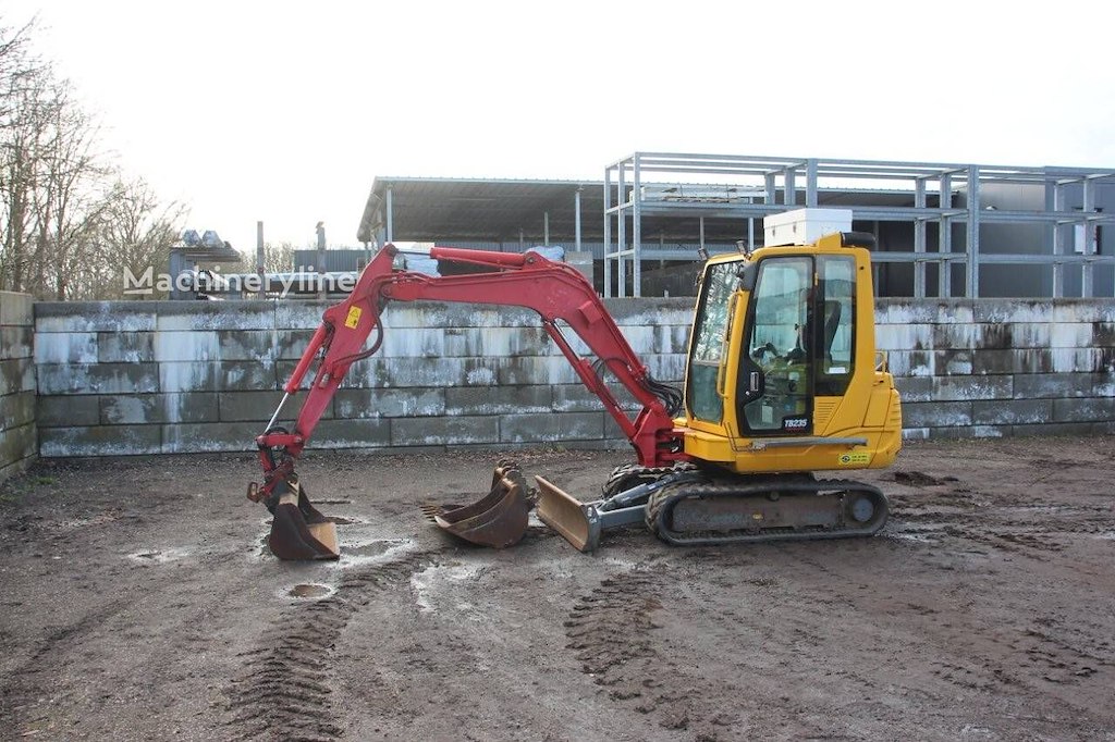 Prodaje se Takeuchi TB235 mini bager na aukciji