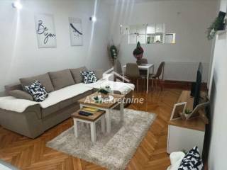Dvosobni stan u dobrom stanju, prvi sprat, Lipov lad, Beograd