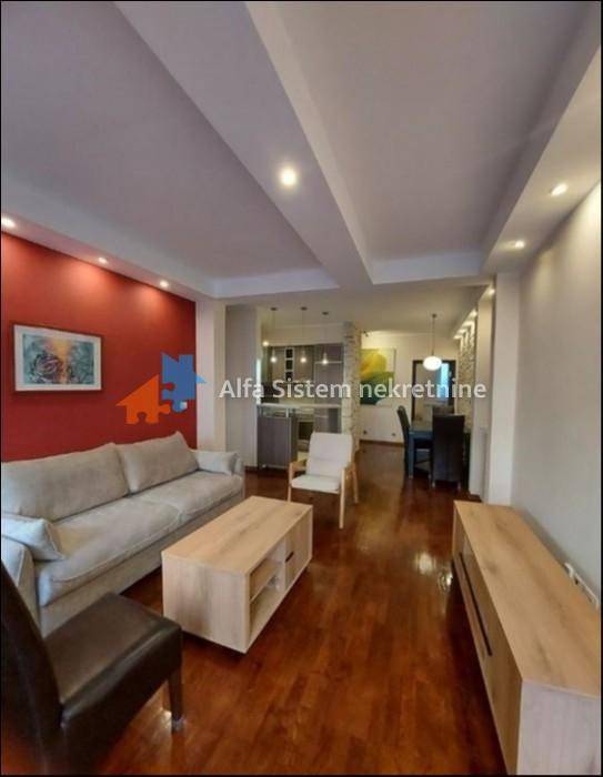 Trosobni stan novo, prvi sprat, Lipov lad, Beograd