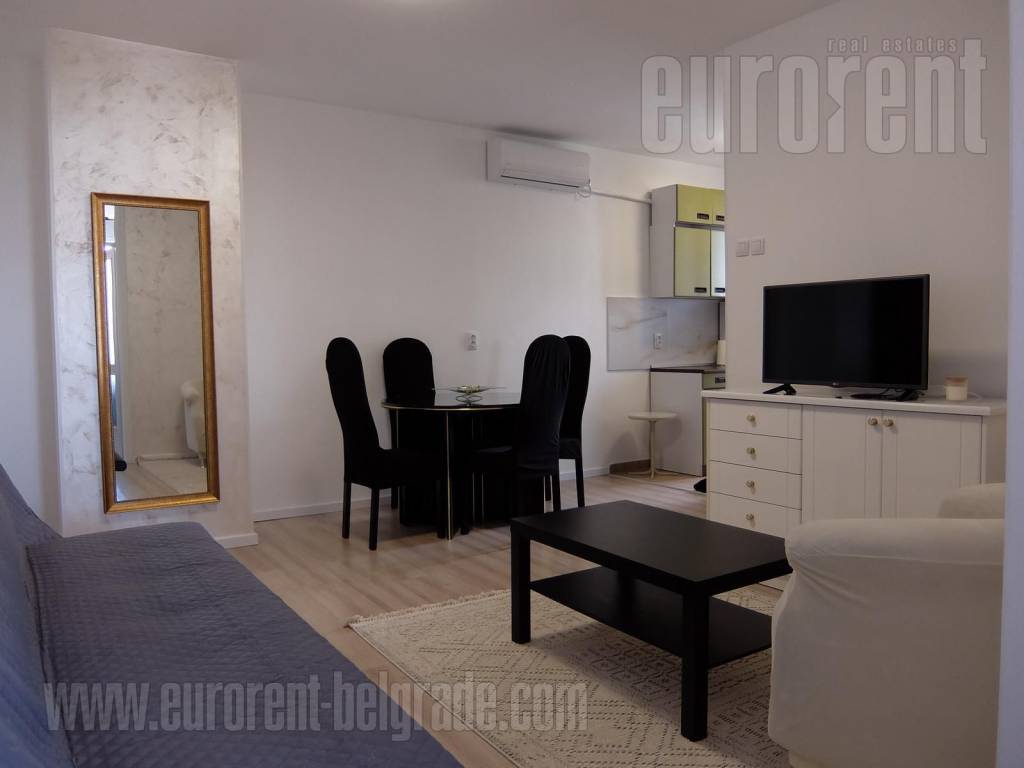 Trosobni stan osmi sprat, Beograd