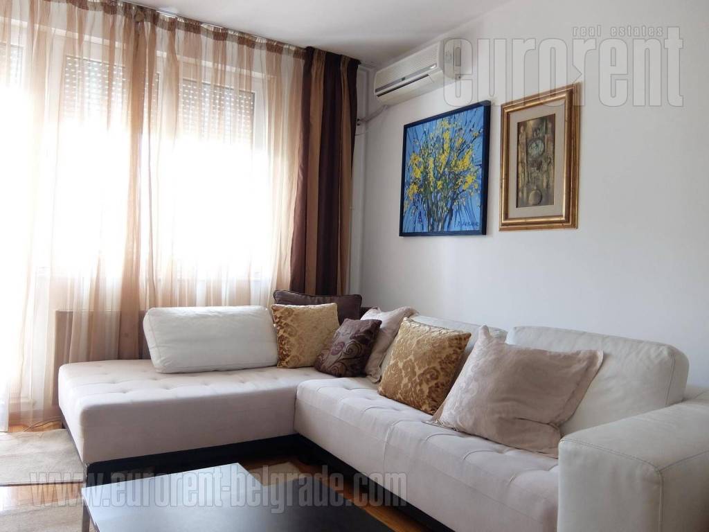 Trosobni stan prvi sprat, Beograd