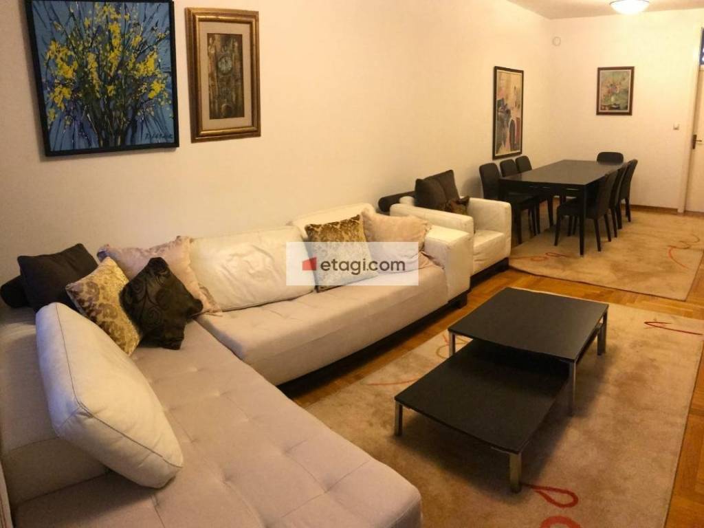 Trosobni stan prvi sprat, Beograd