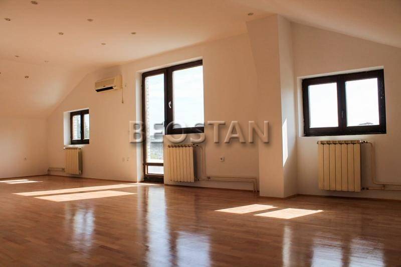 Trosobni stan Vitanovačka, Beograd