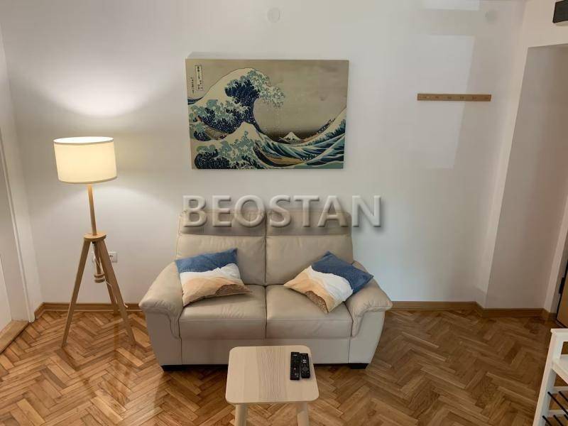 Trosobni stan Ustanicka, Beograd
