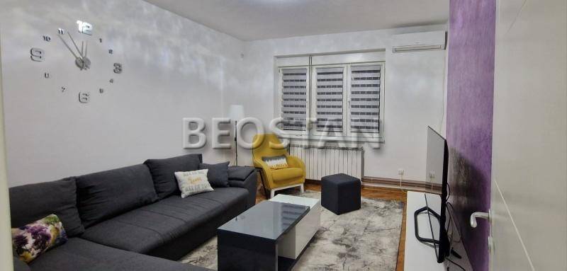 Trosobni stan Mihaila Gavrilovica, Beograd