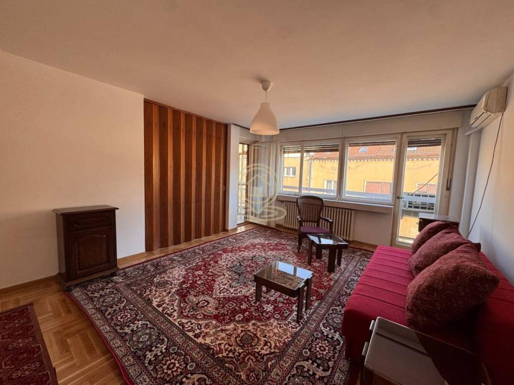 Trosobni stan četvrti sprat, Kalenić - Slavija - Cvetni Trg, Beograd