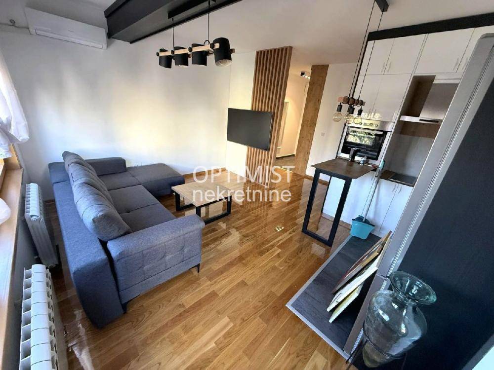 Trosobni stan Jadranska, Crveni Krst - Južni bulevar, Beograd