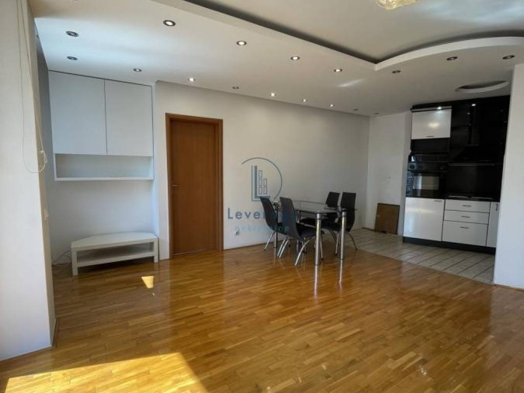 Trosobni stan Nebojšina, Hram Svetog Save - Neimar - Čubura, Beograd