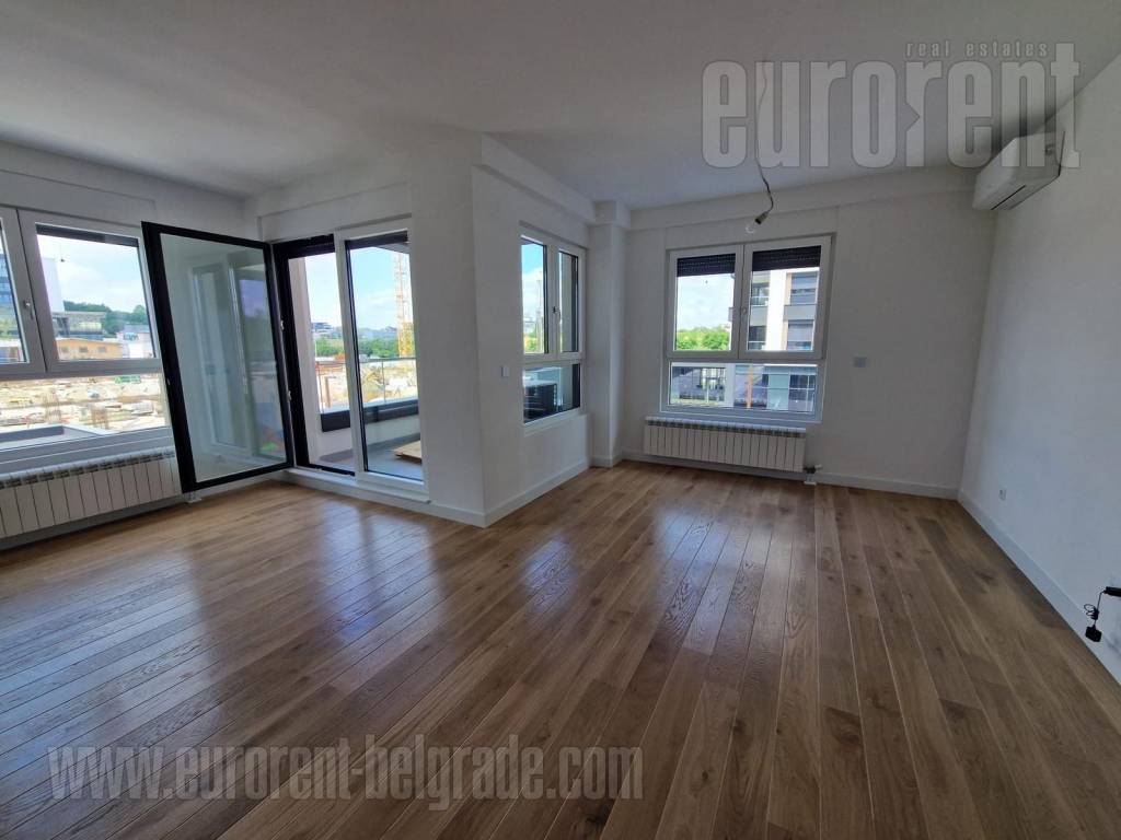 Trosobni stan prvi sprat, Beograd